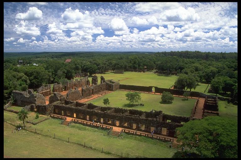 Cultura Guaraní: Ruinas de San Ignacio (Misiones).